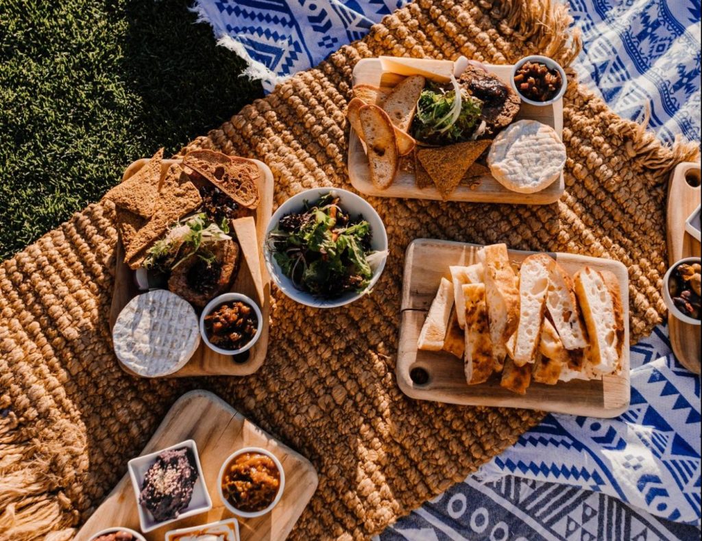 How to Throw a Gorgeous Summer Kick-off Party – Alexian Pate